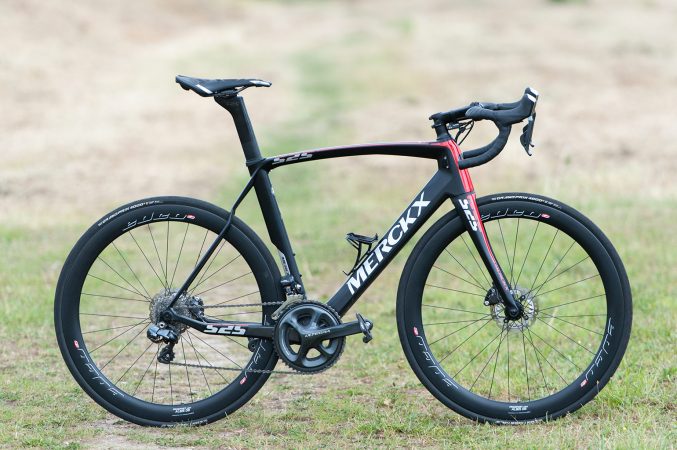 Review: Eddy Merckx EM-525 Performance Disc Ultegra Di2 - Racefietsblog.nl