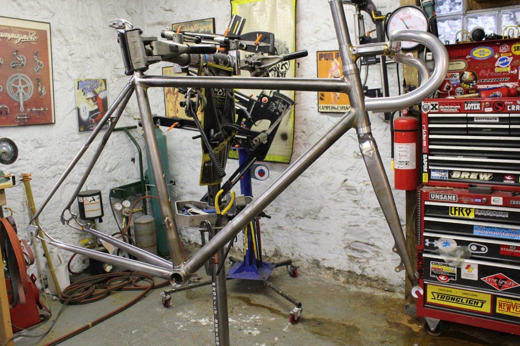 Een klassiek moderne stalen fiets van Bishop Bikes - Racefietsblog.nl