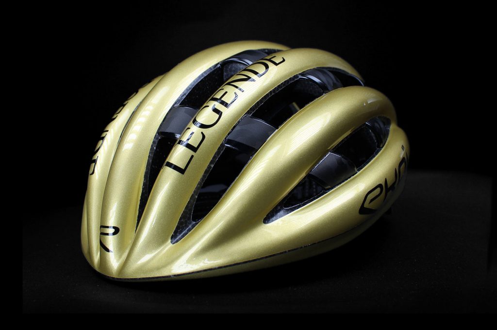 Ekoi Legende helm met knipoog naar de worstenhelm - Racefietsblog.nl