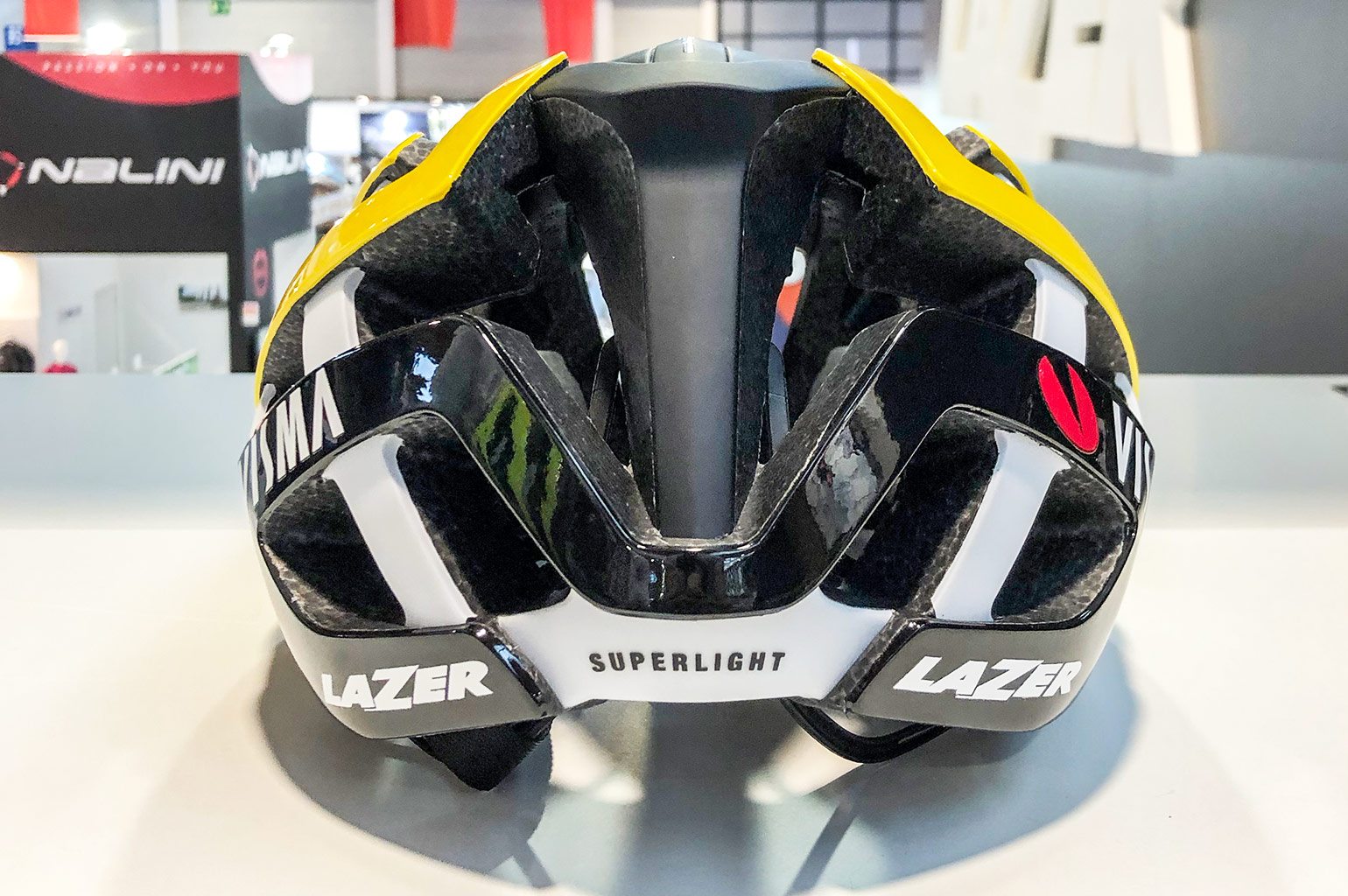 De Lazer Genesis helm is een lichtgewicht! - Racefietsblog.nl