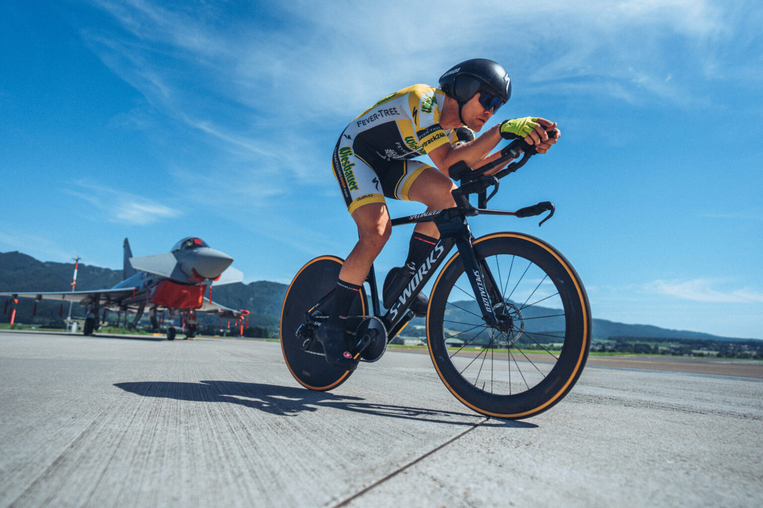 Christoph Strasser pakt wereldrecord: meer dan 1000 kilometer fietsen ...