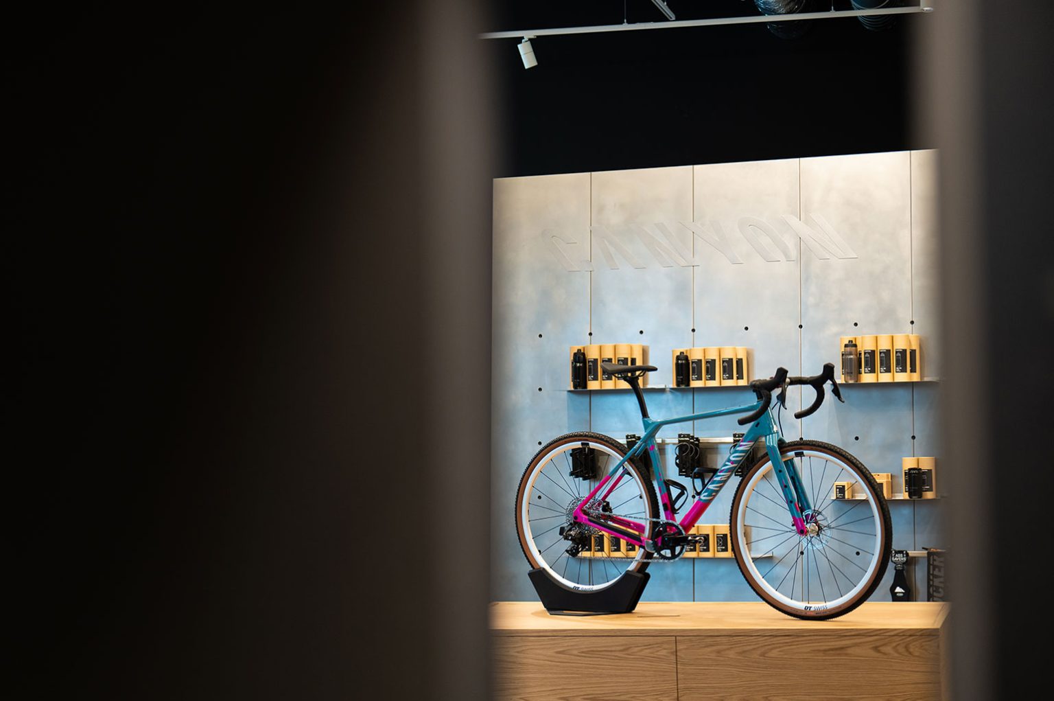 Canyon opent Canyon Factory Service in Eindhoven die je fysiek kan ...