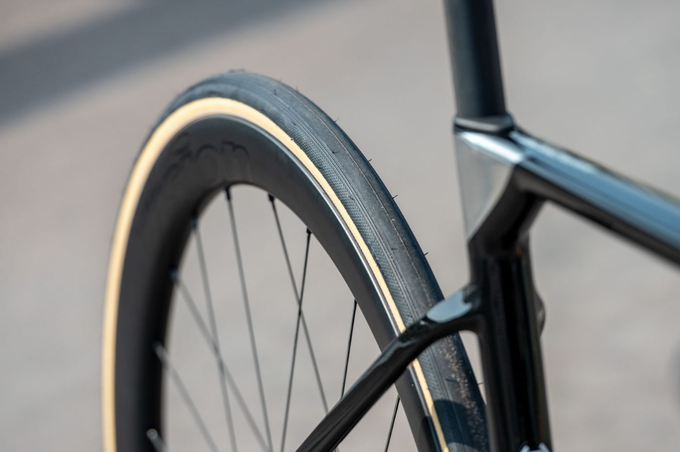 Review: Bontrager Aeolus RSL TLR racebanden - Racefietsblog.nl